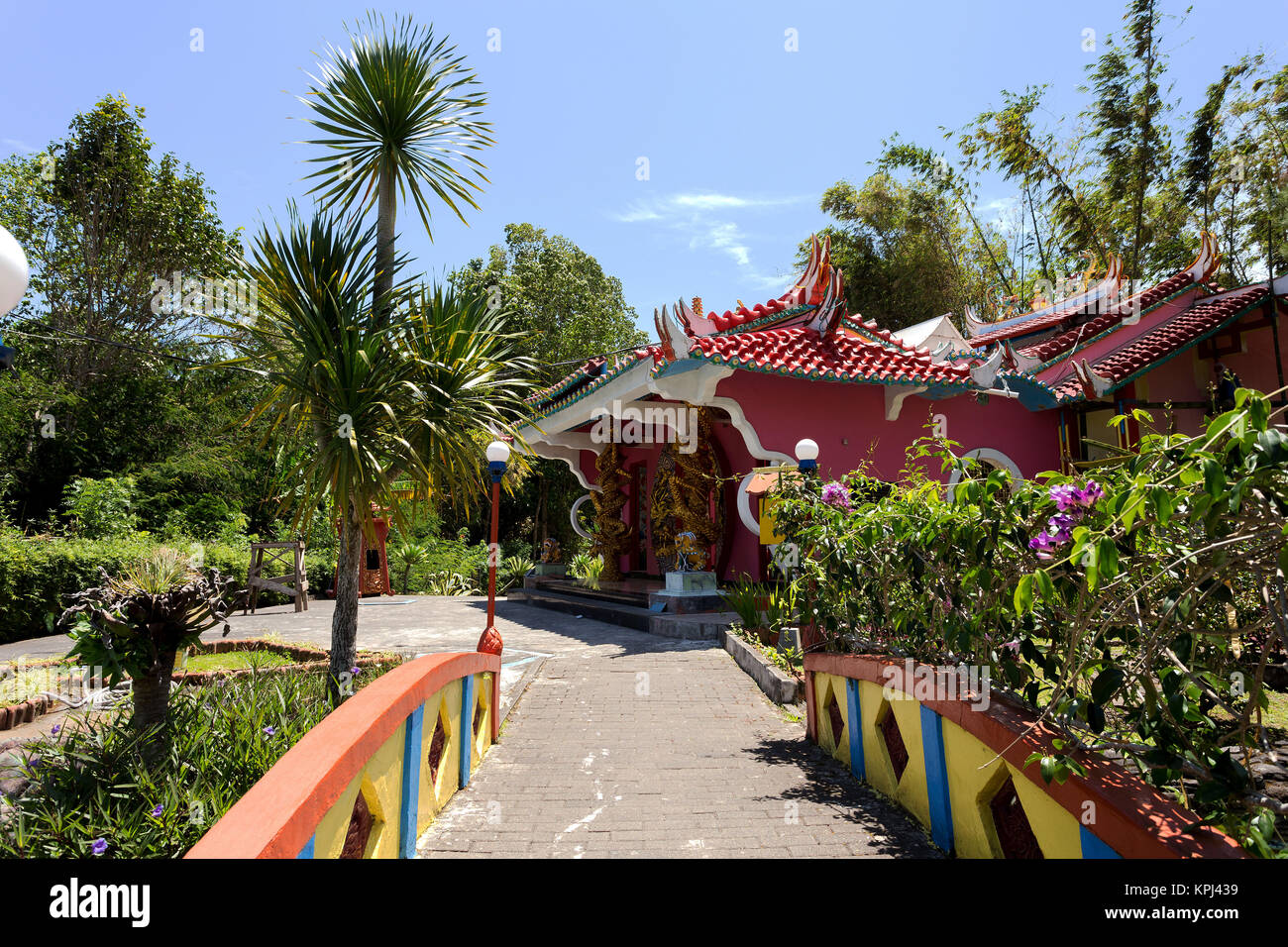 Pagoda Ekayana, Tomohon, Sulawesi Utara Stock Photo - Alamy Pagoda Ekayana, Tomohon, Sulawesi Utara Stock Photo - Alamy