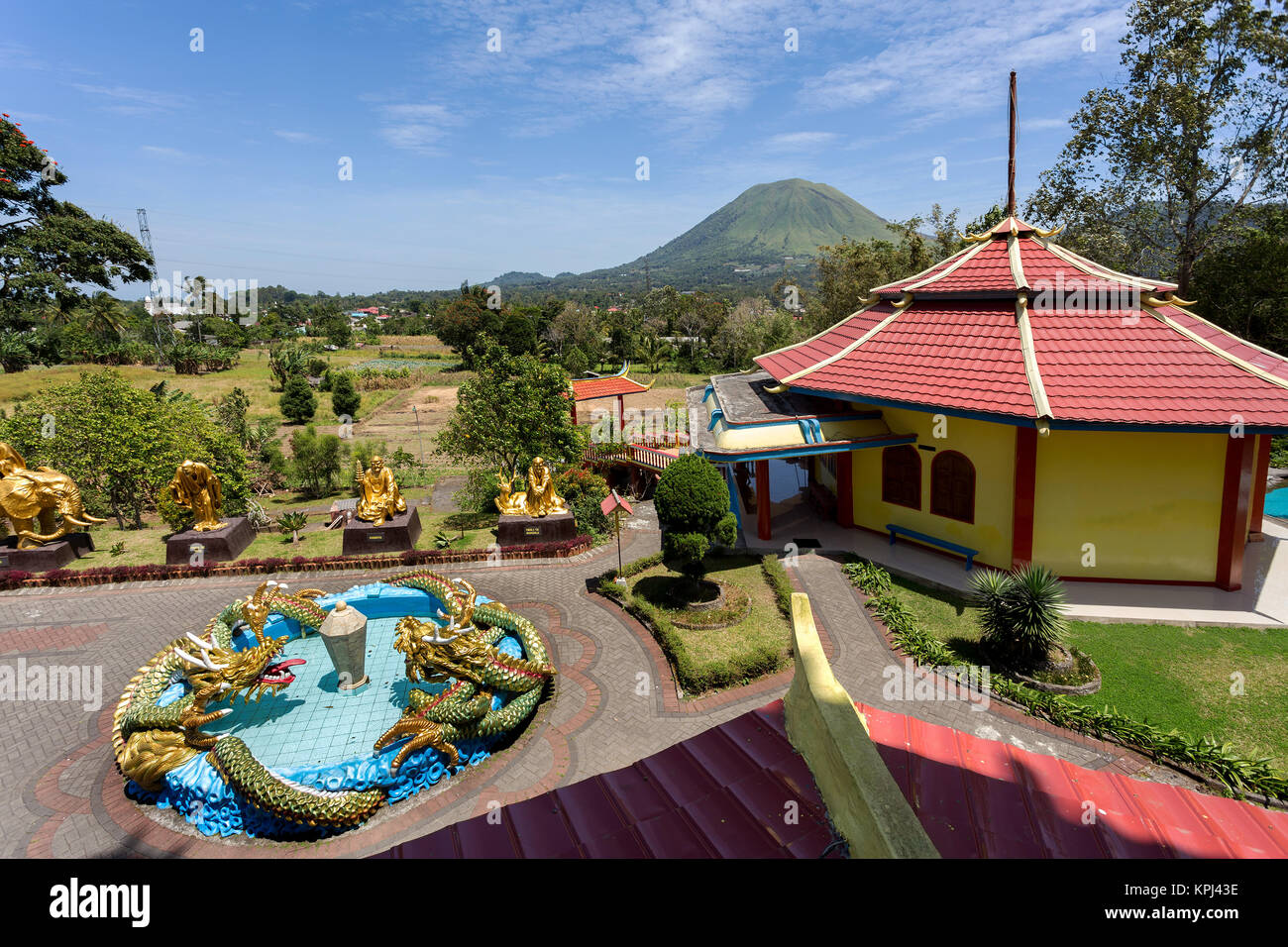 Pagoda Ekayana, Tomohon, Sulawesi Utara Stock Photo - Alamy Pagoda Ekayana, Tomohon, Sulawesi Utara Stock Photo - Alamy