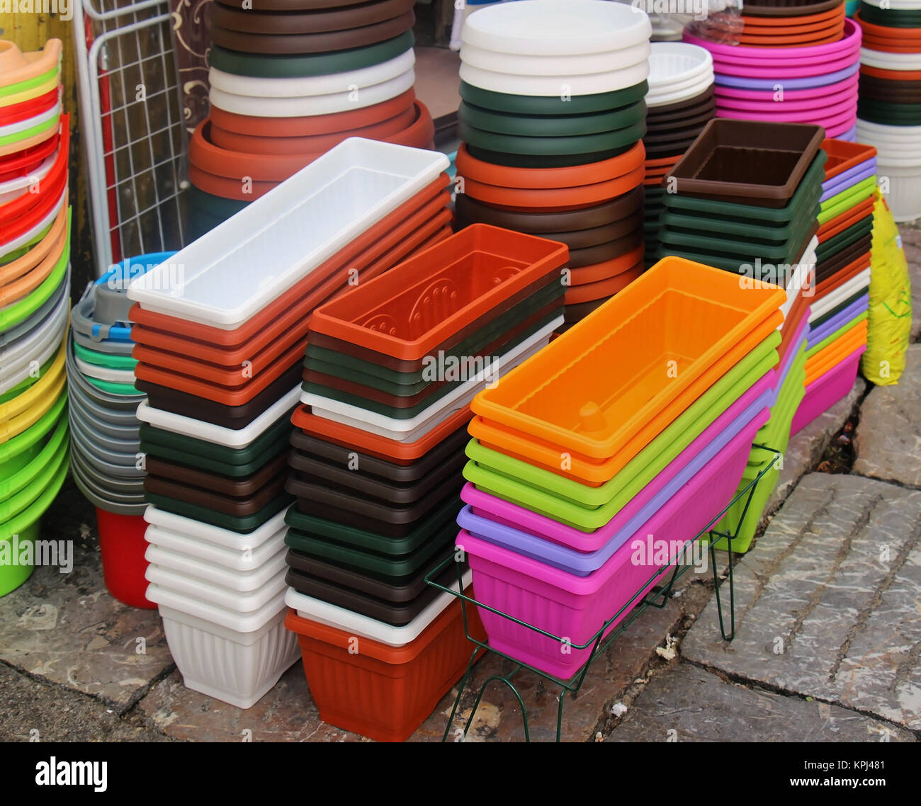 Coloured plastic containers hi-res stock photography and images - Alamy