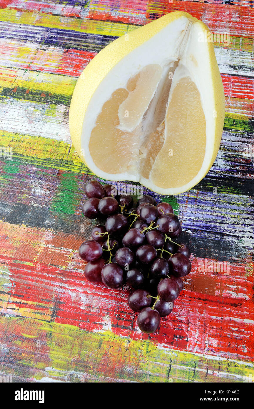 pomelo (citrus maxima,citrus grandis) with red grapes Stock Photo - Alamy