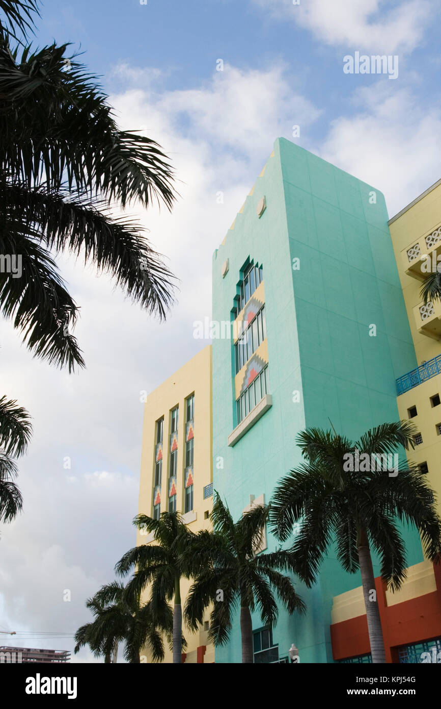 China grille building hi-res stock photography and images - Alamy