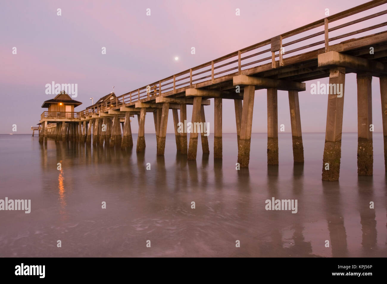 USA, Florida, Naples: Naples Pier / Dawn Stock Photo - Alamy