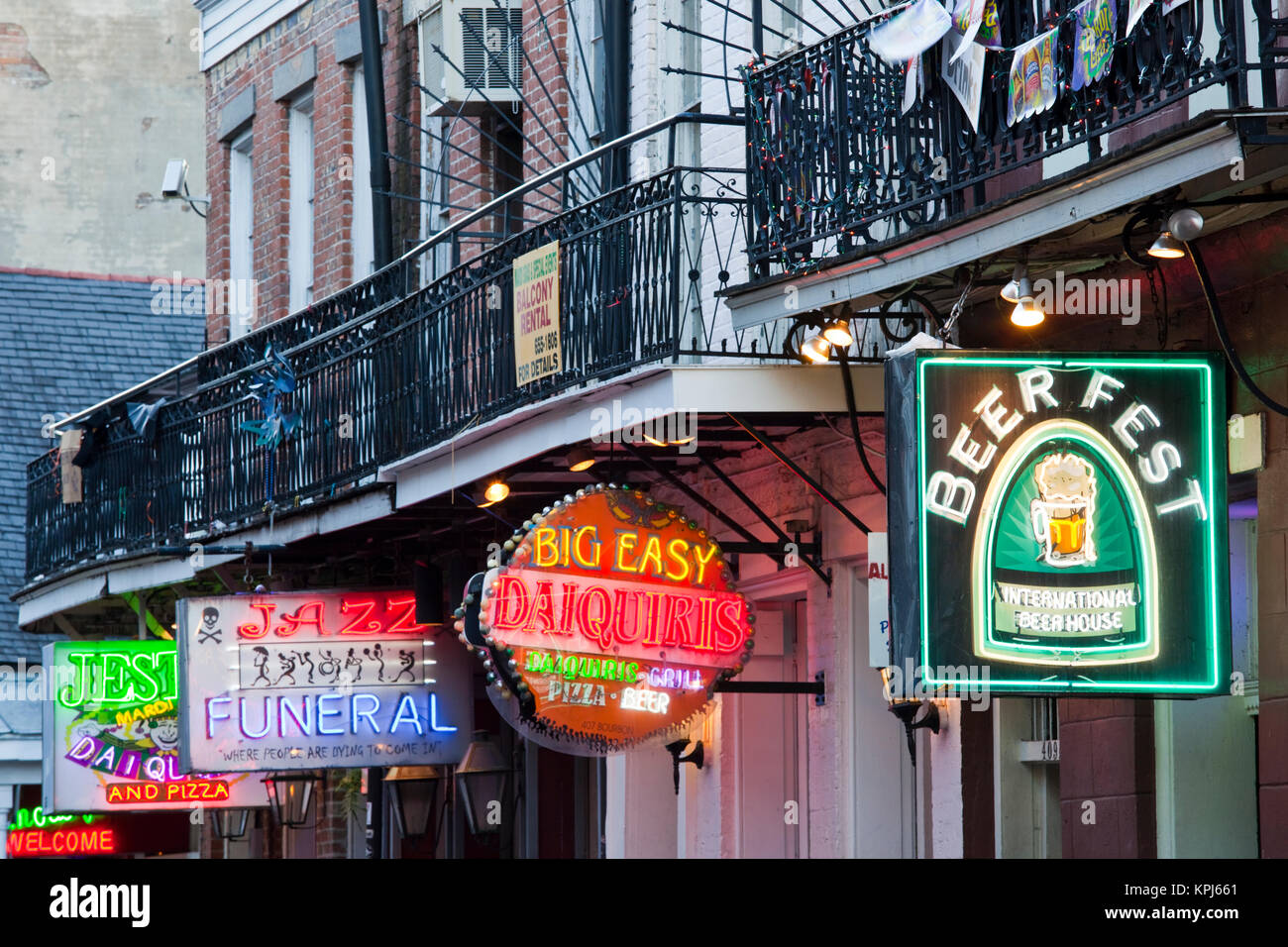 Bar signs hi-res stock photography and images - Alamy