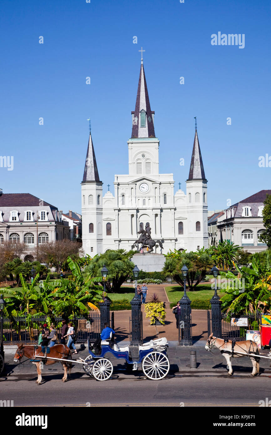 St louis cathedral and horse carriages hi-res stock photography and ...