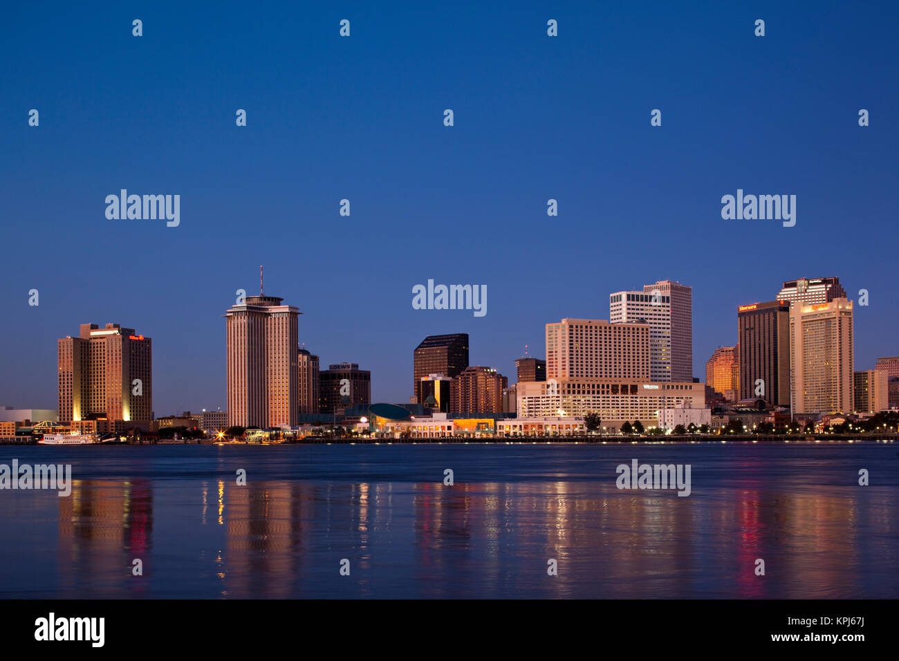 USA, Louisiana, New Orleans. Skyline and the Mississippi River from ...