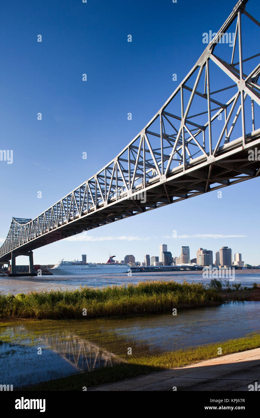 Greater new orleans bridge hi-res stock photography and images - Alamy