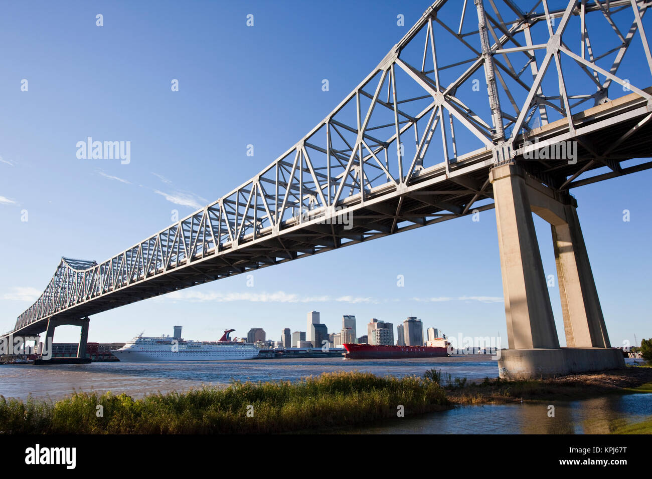 USA, Louisiana, New Orleans. Skyline from the Greater New Orleans ...