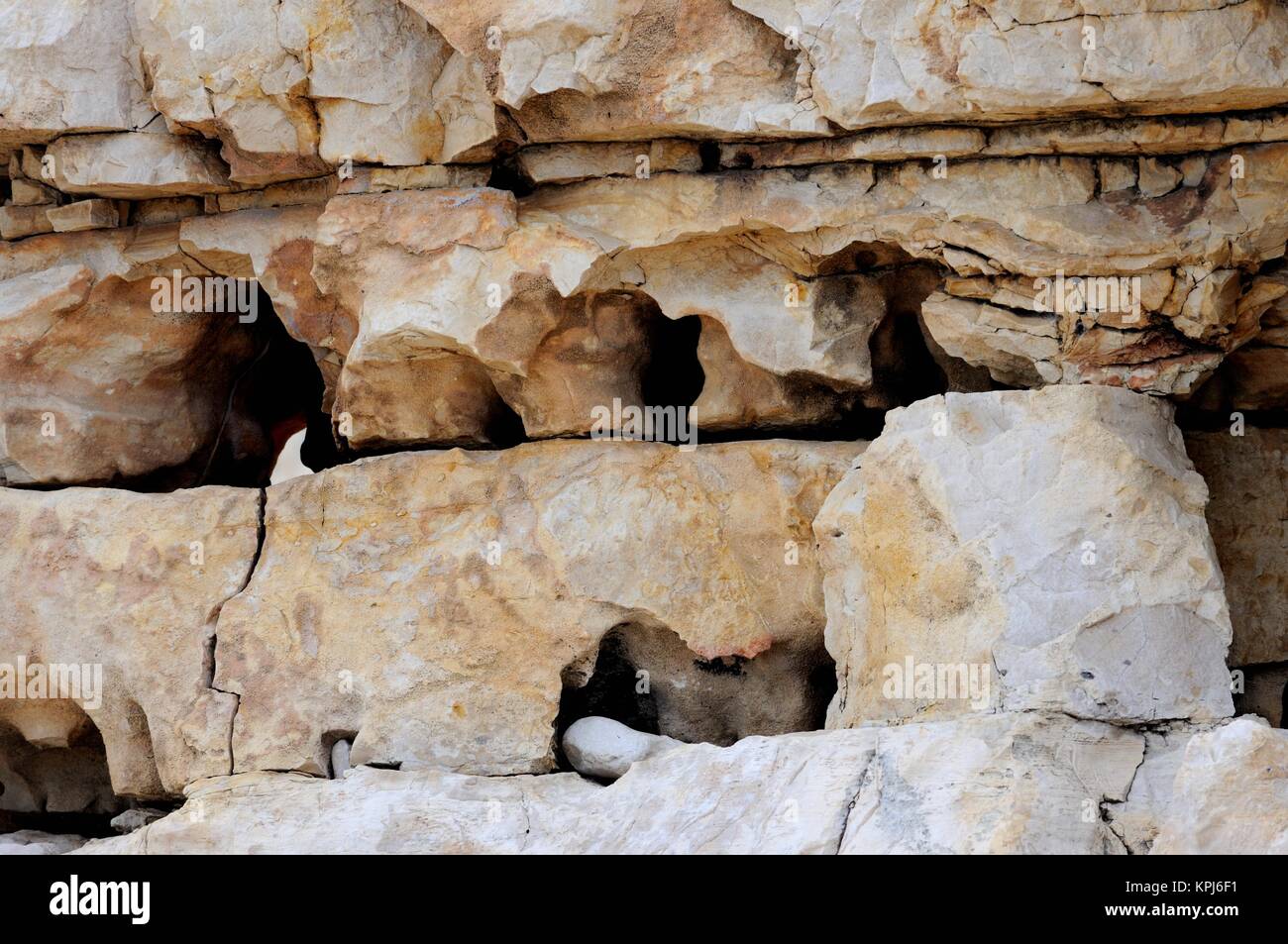 Fractured limestone rock hi-res stock photography and images - Alamy