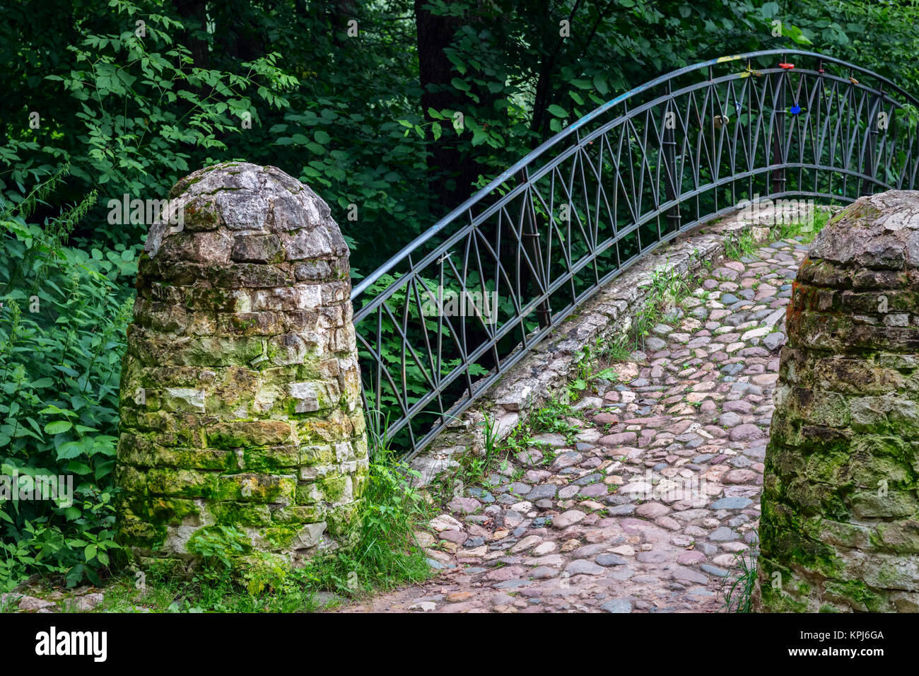 Old stone bridge across the river Stock Photo - Alamy