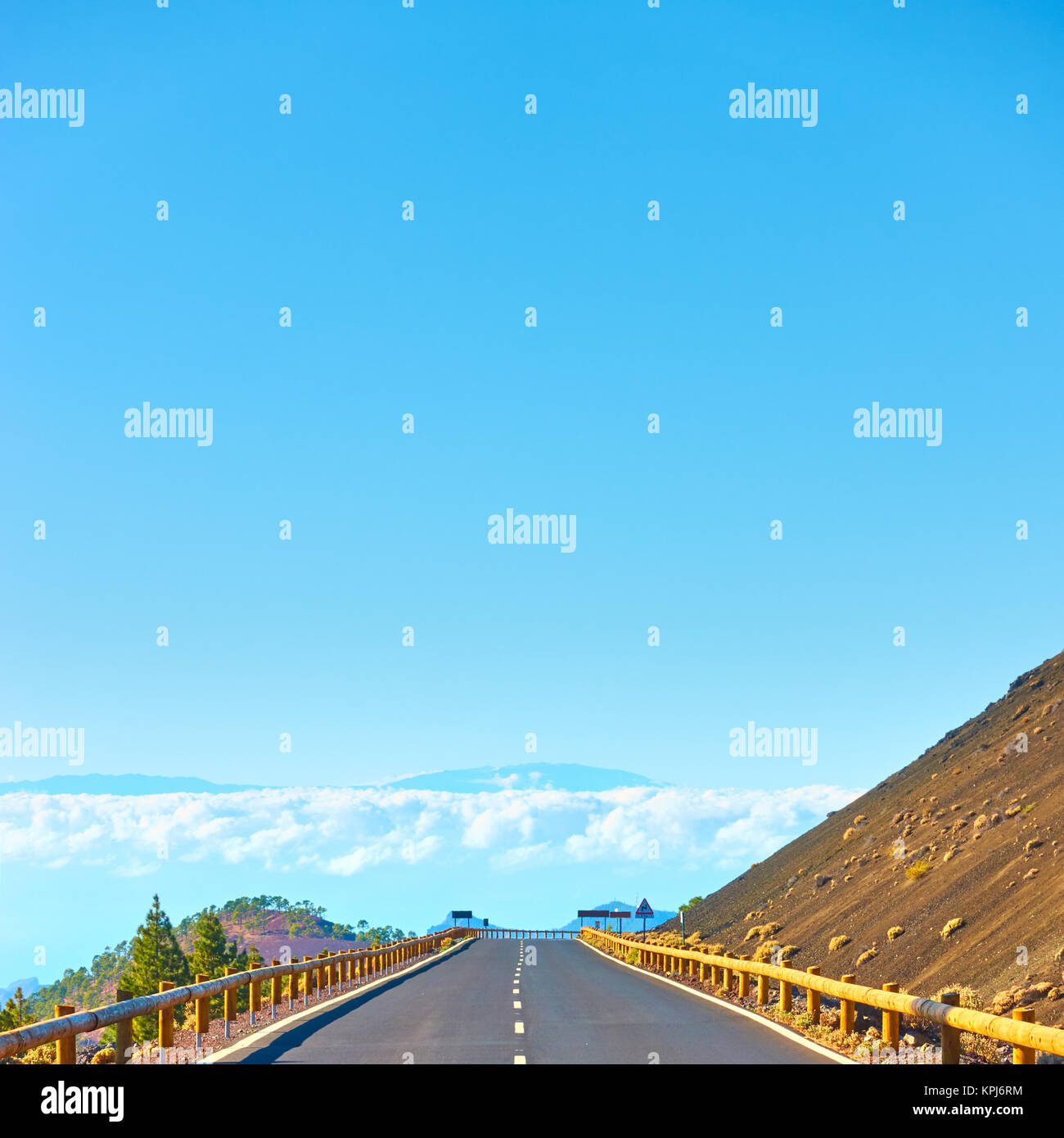 Perspective highway hi-res stock photography and images - Alamy