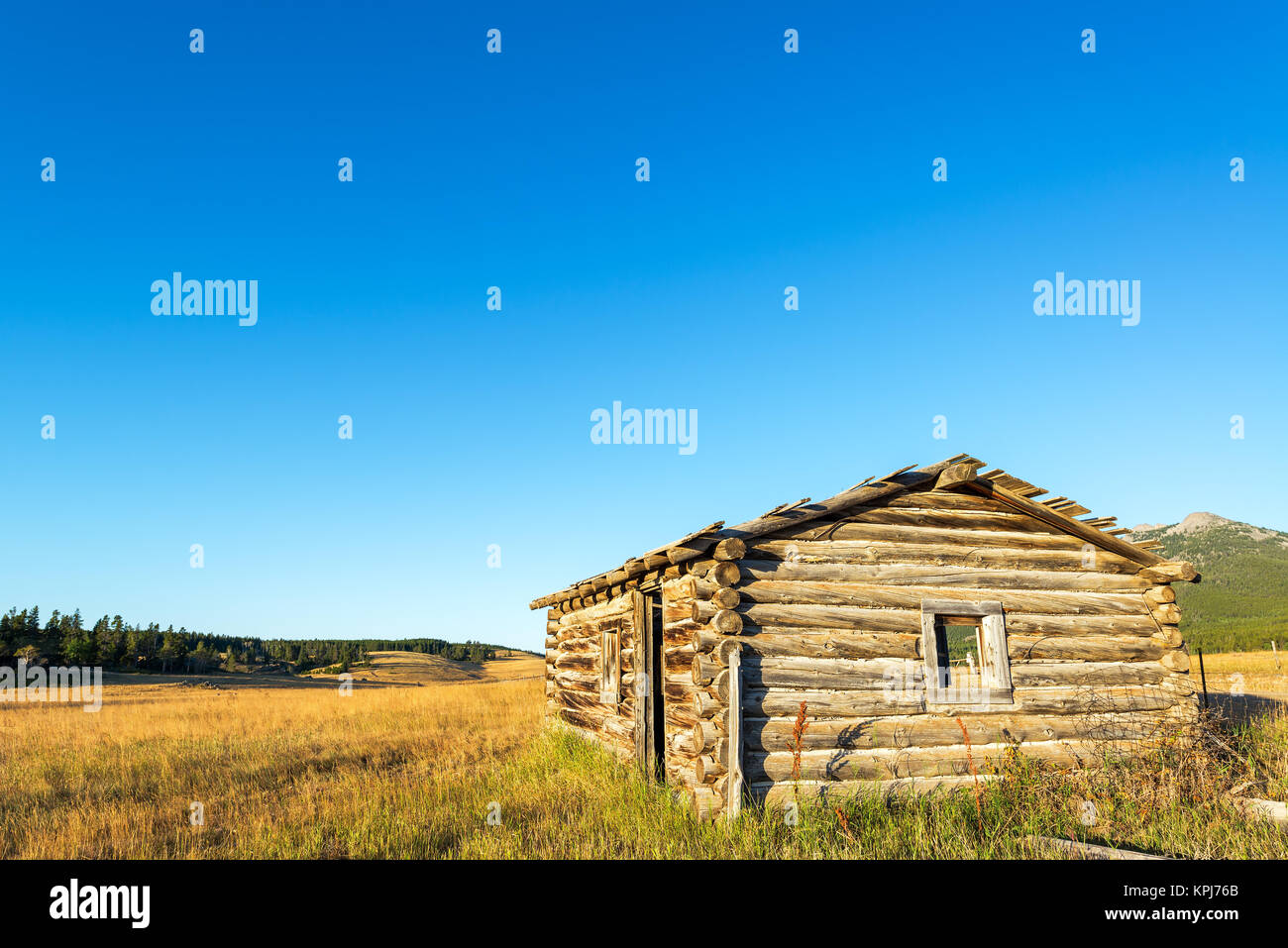 Vintage log cabin hi-res stock photography and images - Alamy