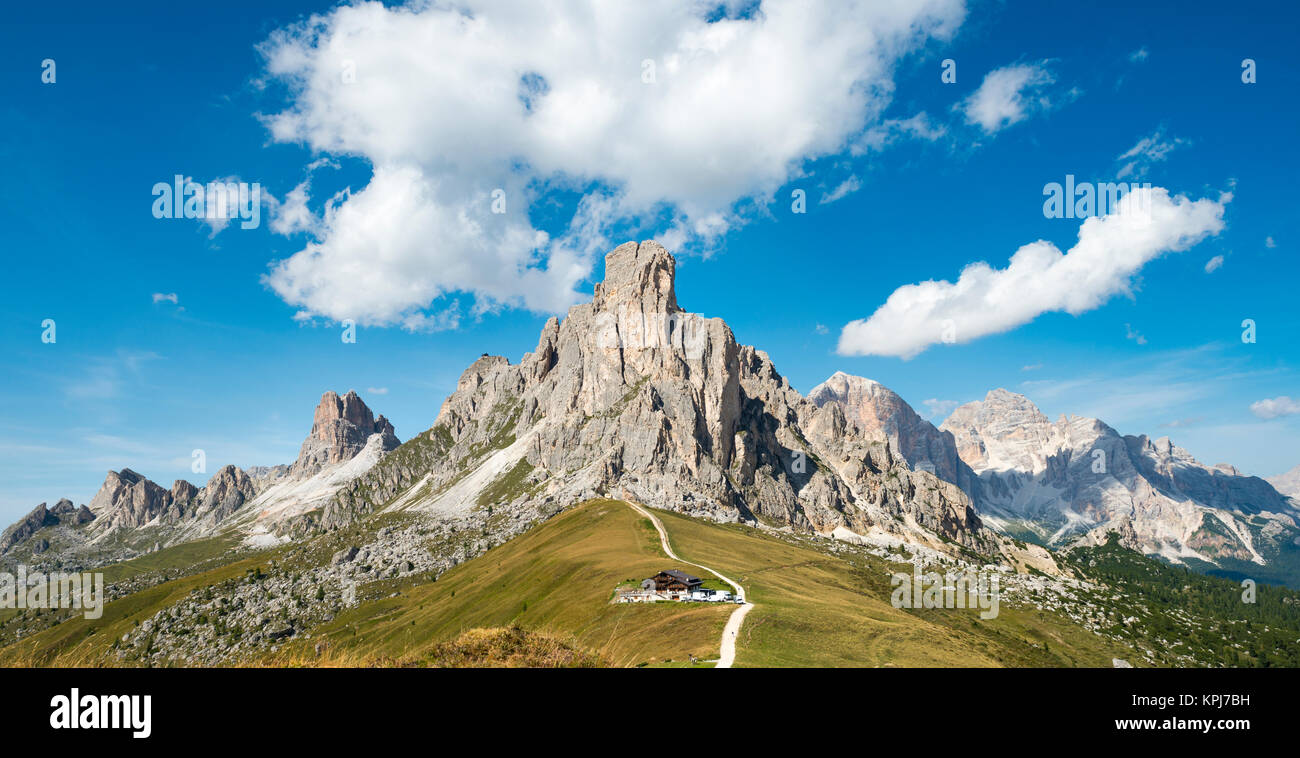 Passo Giau with La Gusela peak, Averau and Tofane peaks, Dolomites ...