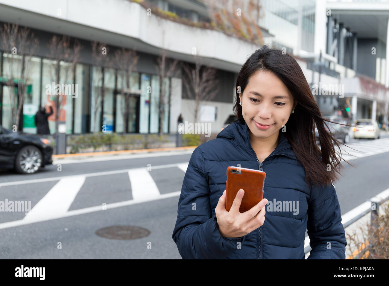 Cellphone japanese street tokyo hi-res stock photography and images - Alamy