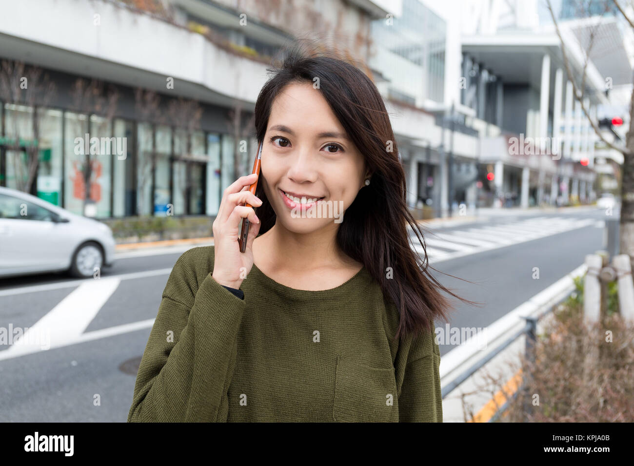 Woman calling on mobilephone Stock Photo - Alamy