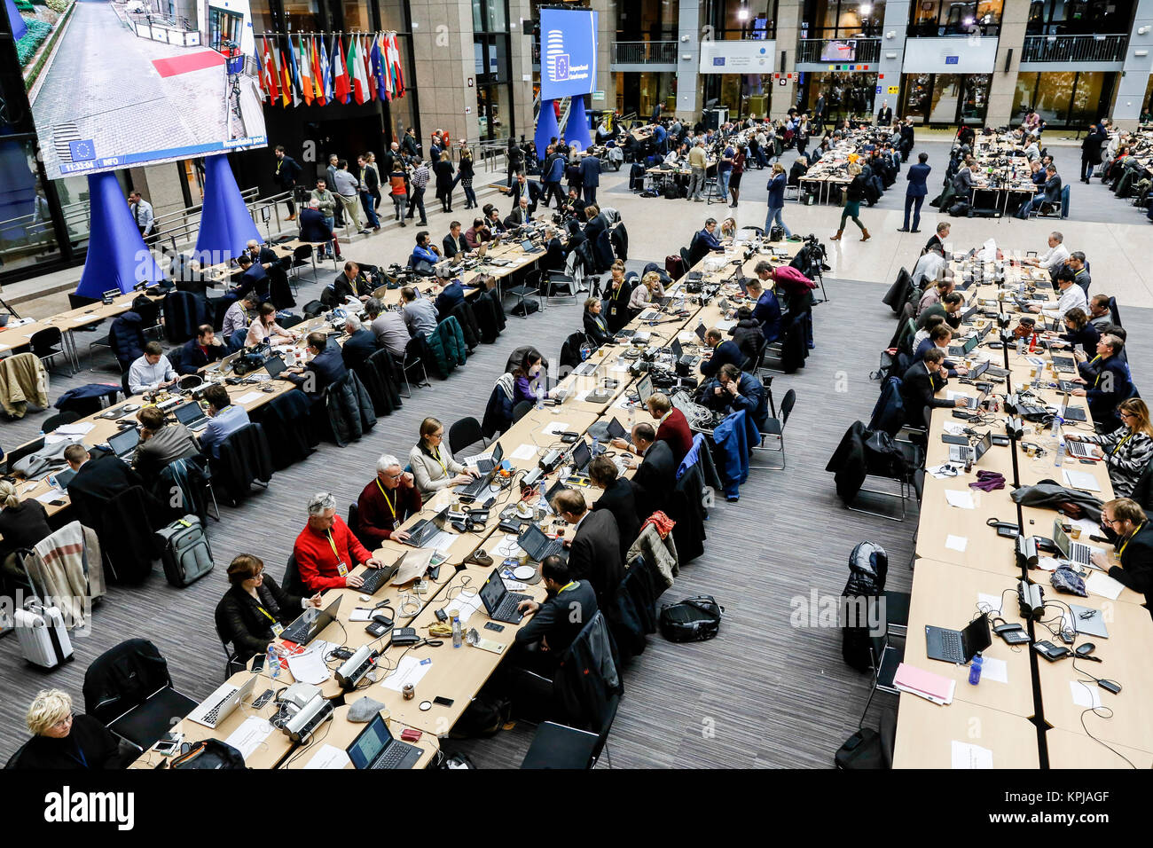 Centre agreement hi-res stock photography and images - Alamy