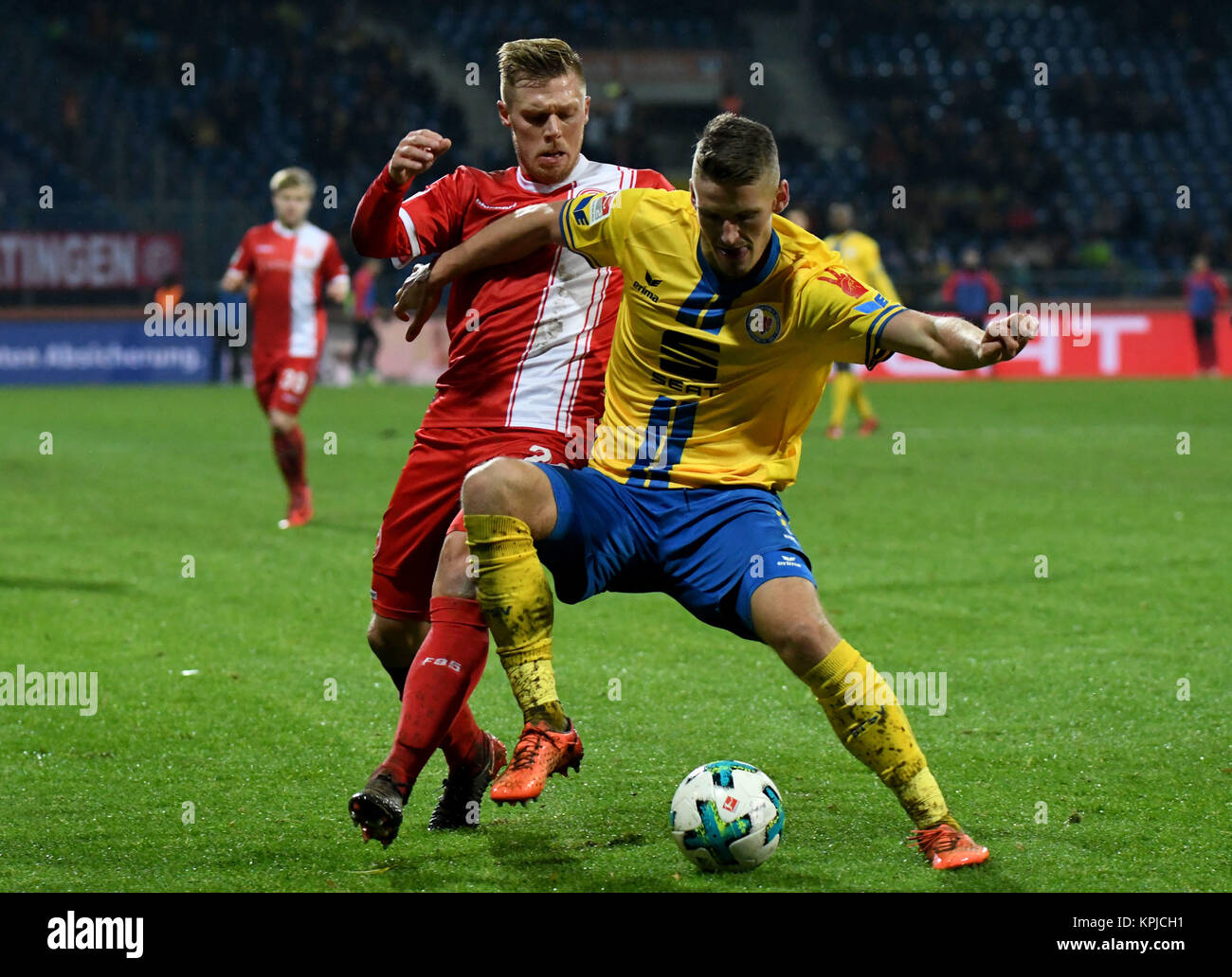 Braunschweig, Germany. 15th Dec, 2017. Braunschweig's Gustav Valsvik (R ...