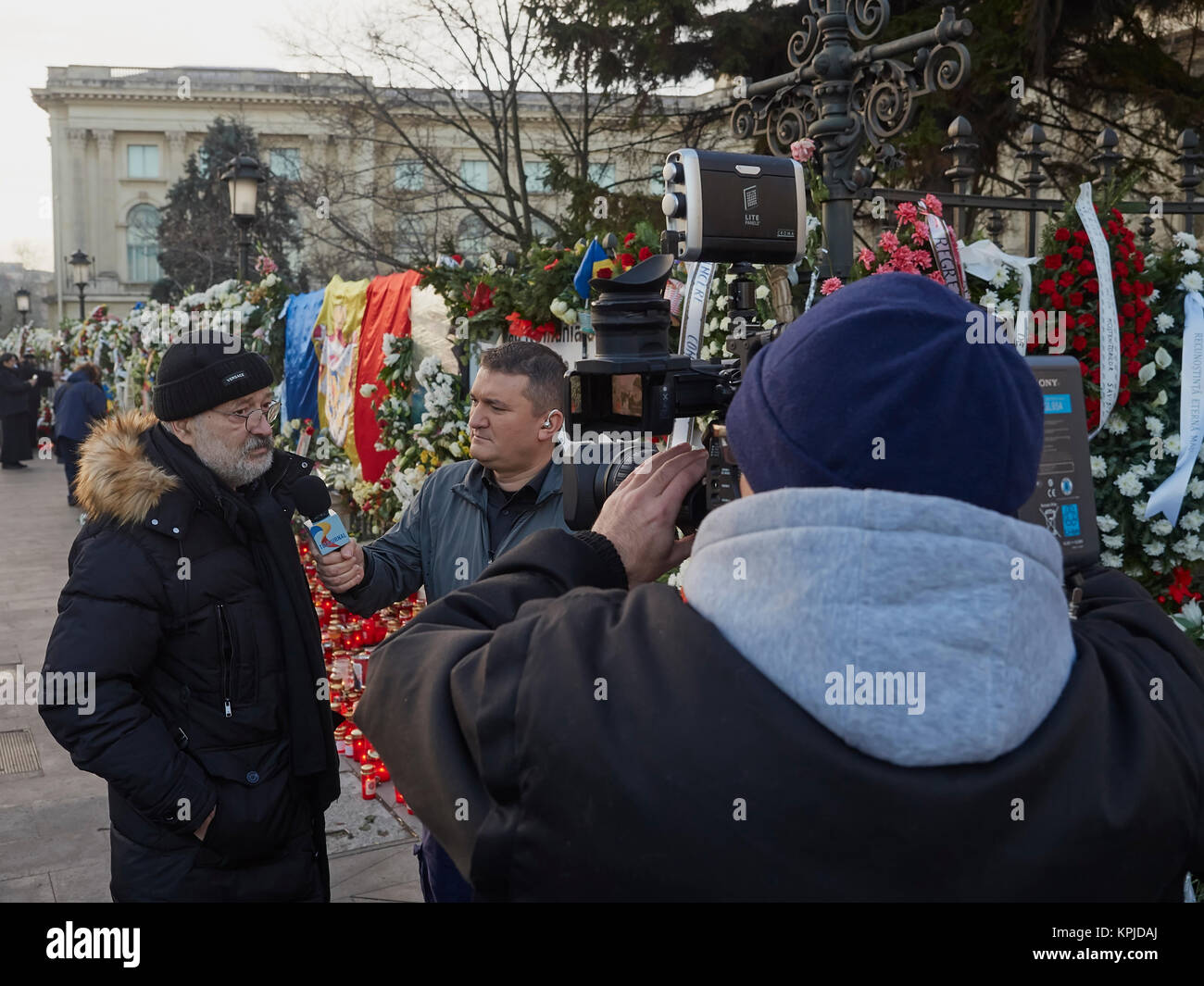 Bucharest, Romania. 15th December, 2017. Romanians unite to mourn their ...