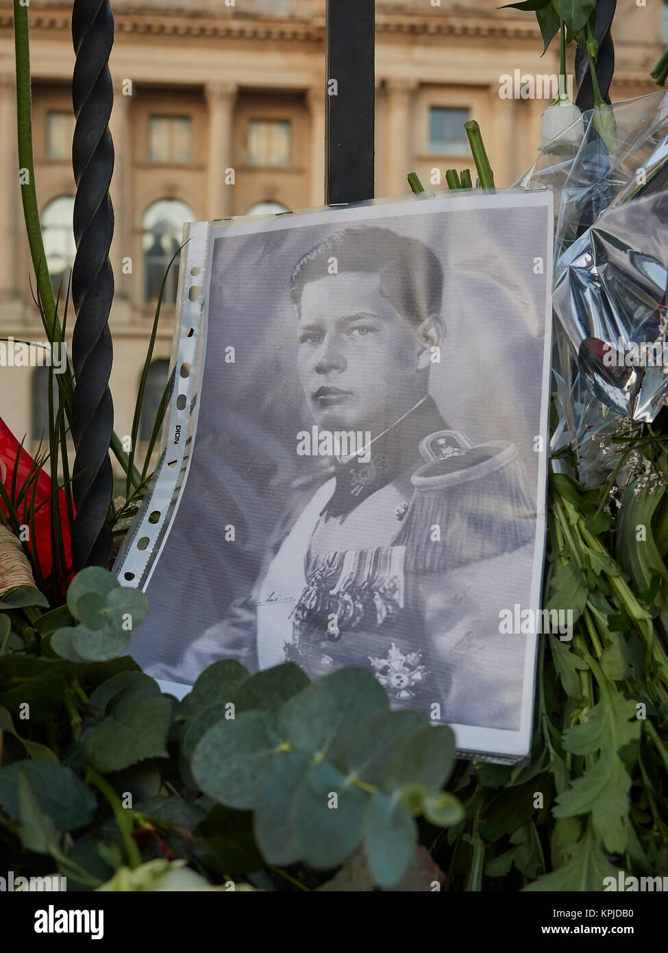 Bucharest, Romania. 15th December, 2017. Romanians unite to mourn their ...