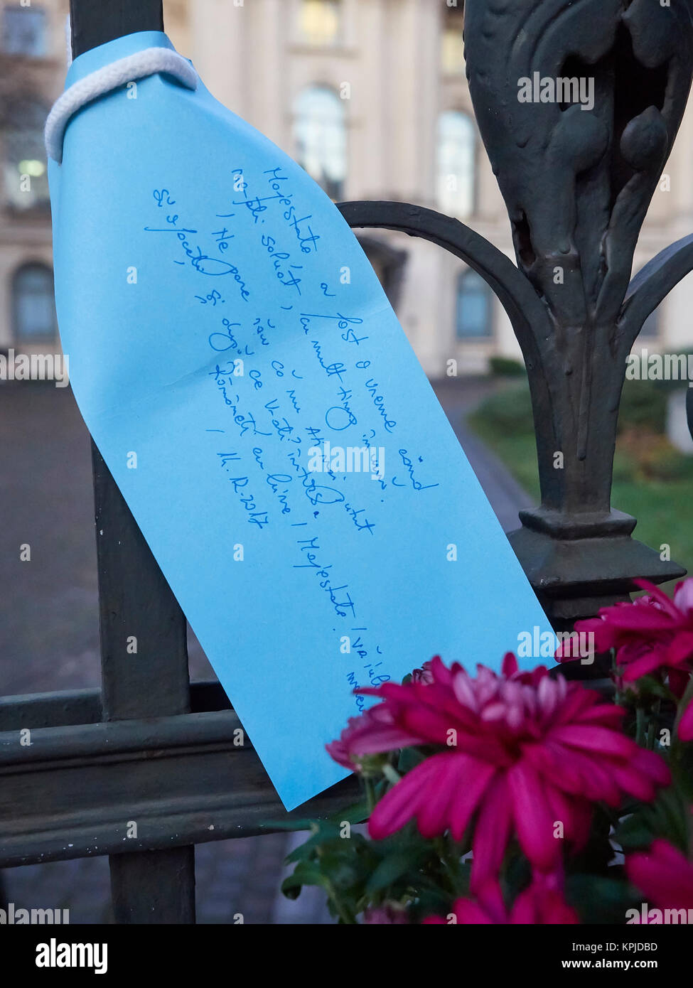 Bucharest, Romania. 15th December, 2017. Romanians unite to mourn their ...