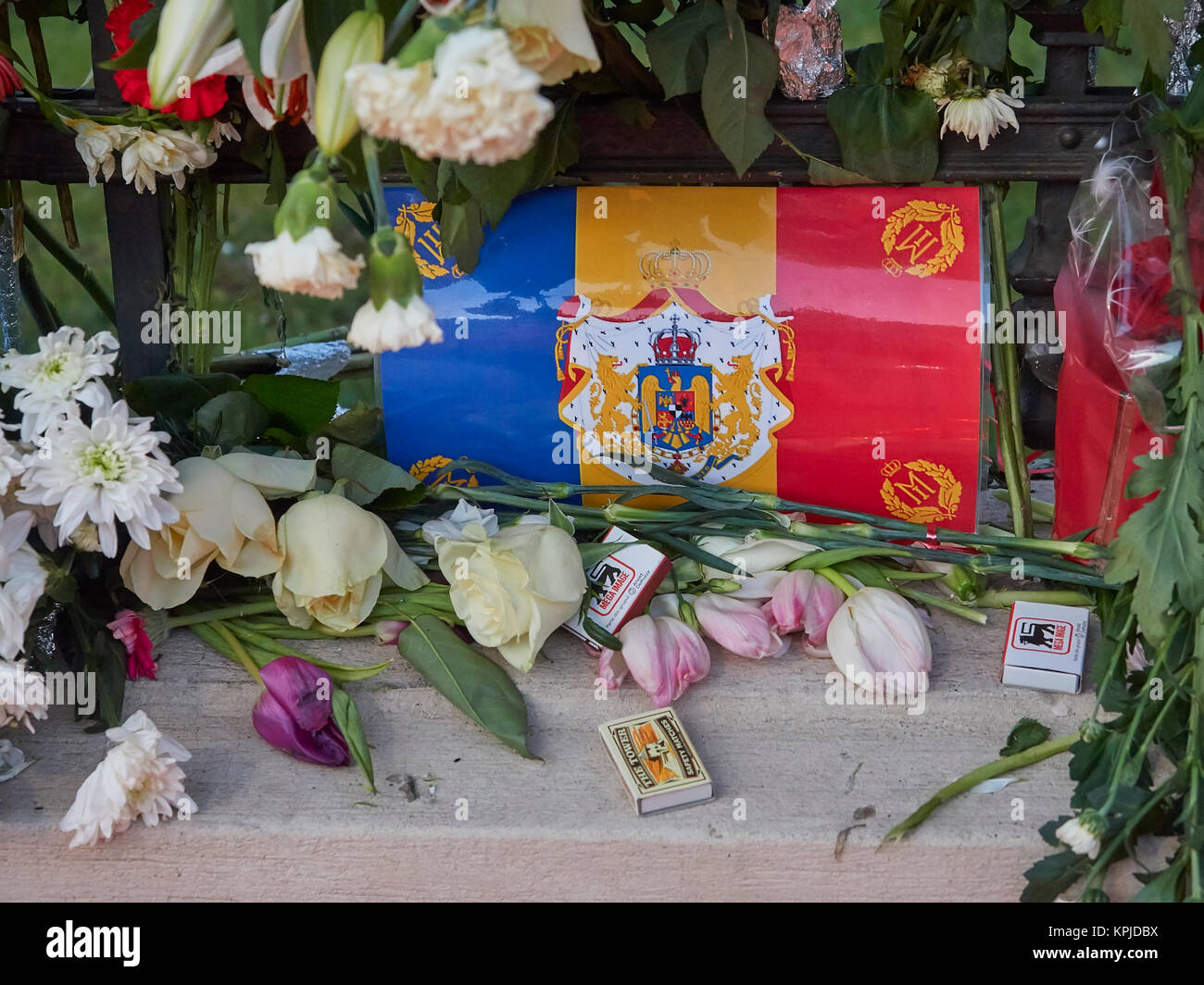 Bucharest, Romania. 15th December, 2017. Romanians unite to mourn their ...