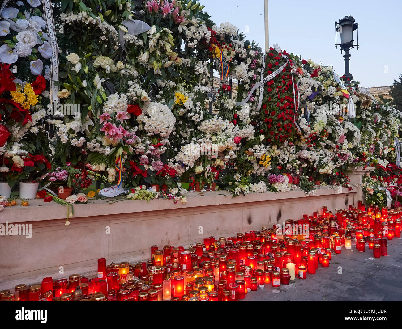 Bucharest, Romania. 15th December, 2017. Romanians unite to mourn their ...