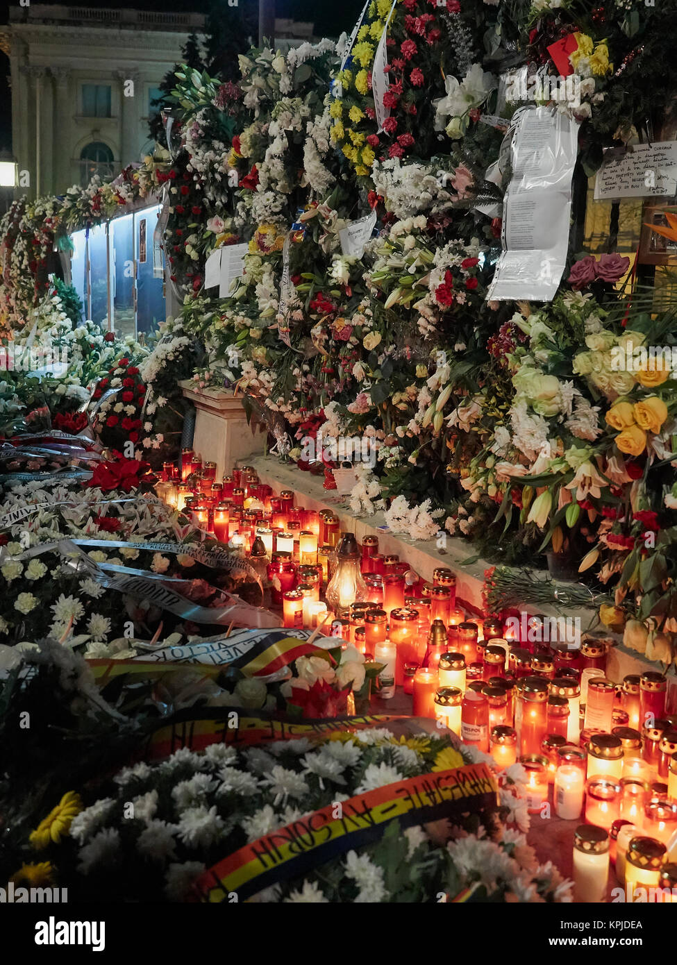 Bucharest, Romania. 15th December, 2017. Romanians unite to mourn their ...