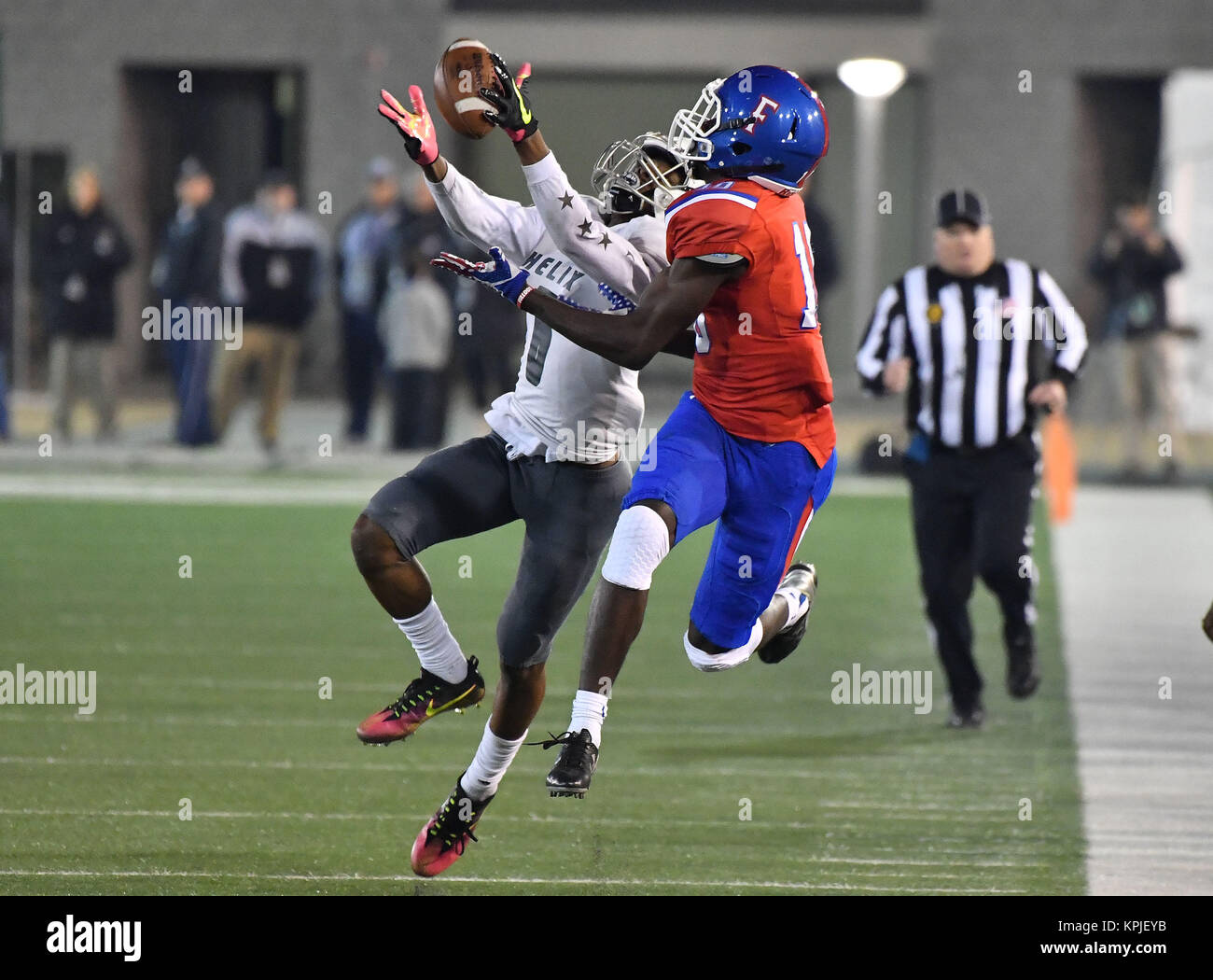 Sacramento, CA. 15th Dec, 2017. Helix Highlanders Isaac Taylor-Stuart ...