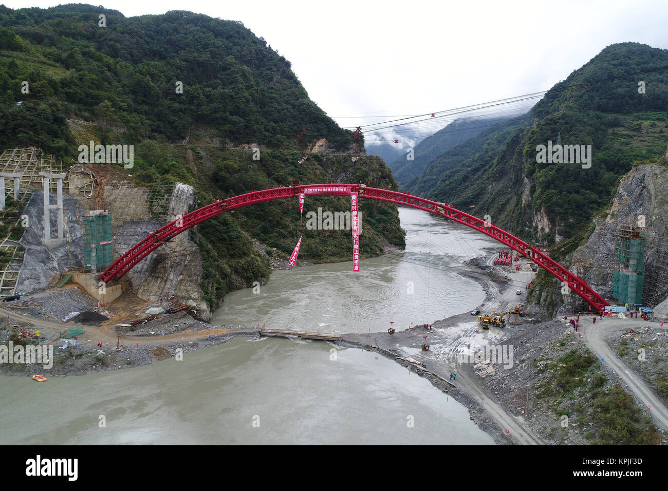 Number 1 bridge under construction hi-res stock photography and images ...