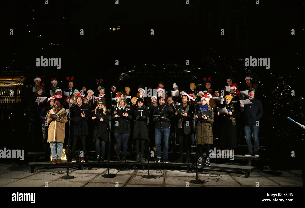 Chicago, USA. 15th Dec, 2017. A local chorus perform during a Christmas ...