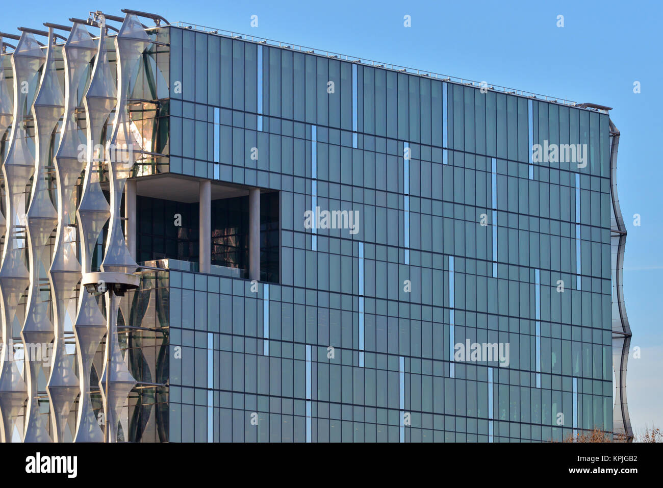 Wandsworth, London, UK. 16th December 2017. The new US Embassy in ...