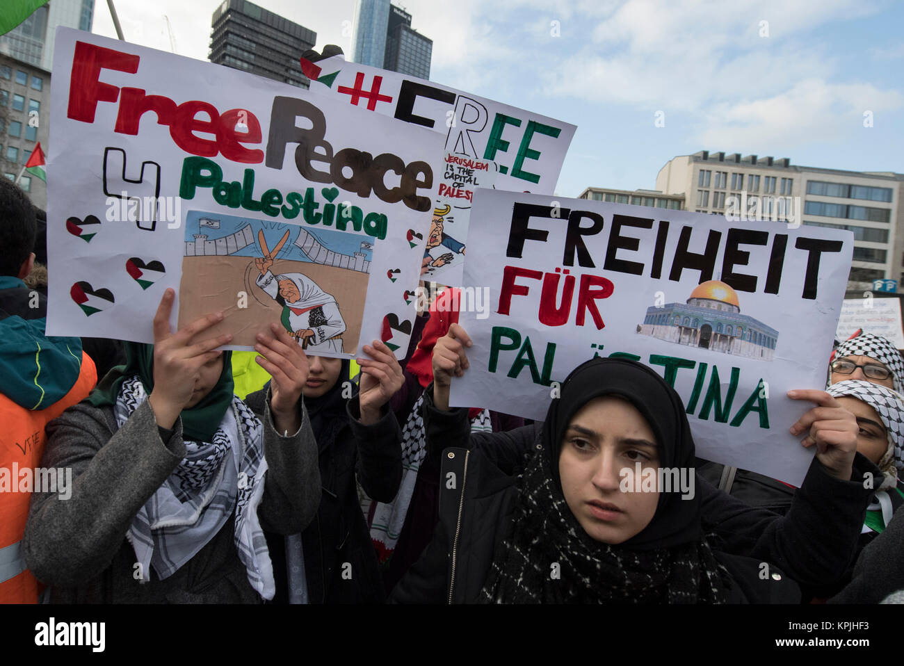 Frankfurt,, Germany. 16th Dec, 2017. Palestinians protest against the ...