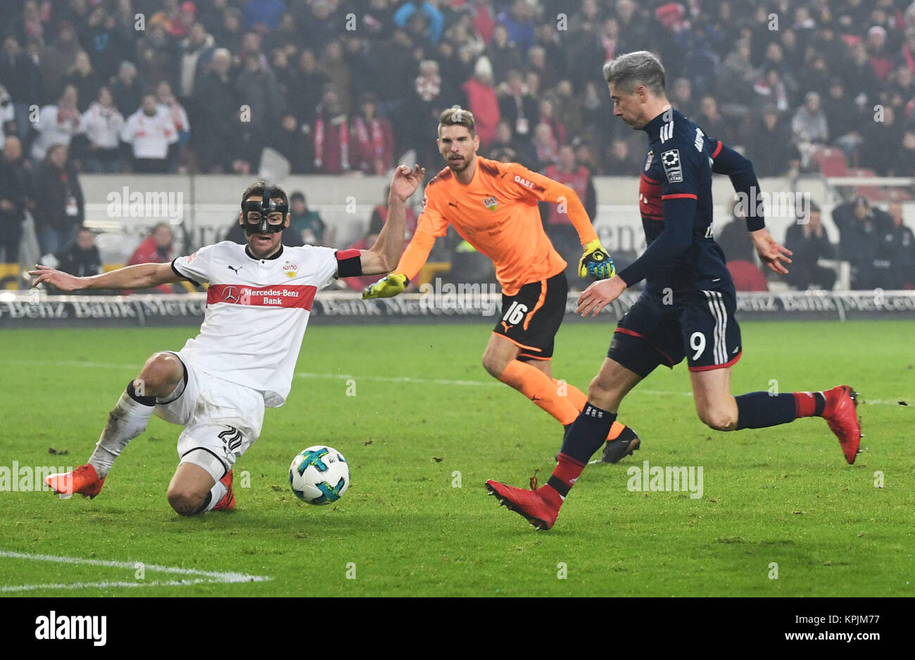 Stuttgart's goalkeeper Ron-Robert Zieler, Christian Gentner and Munich ...