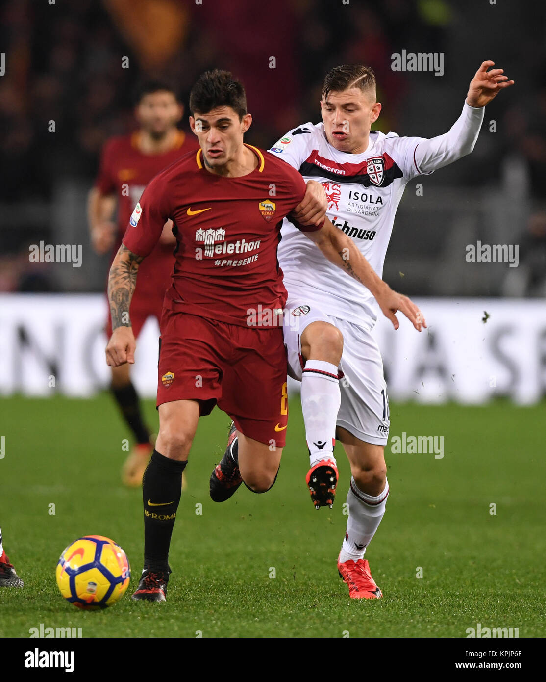Rome, Italy. 16th Dec, 2017. Roma's Diego Perotti (L) competes with ...
