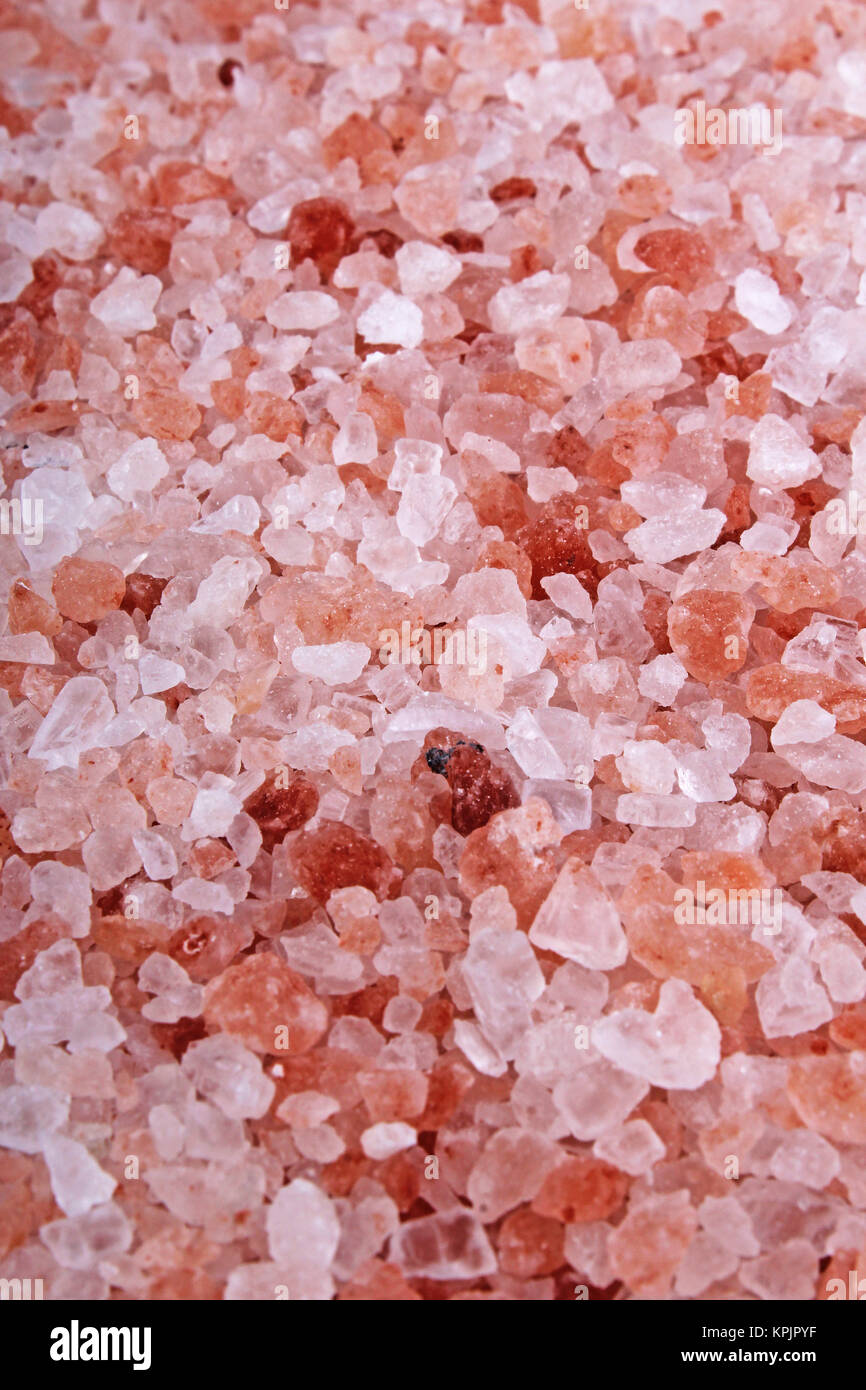 Himalayan pink rose colored natural salt. Himalayan salt crystals ...