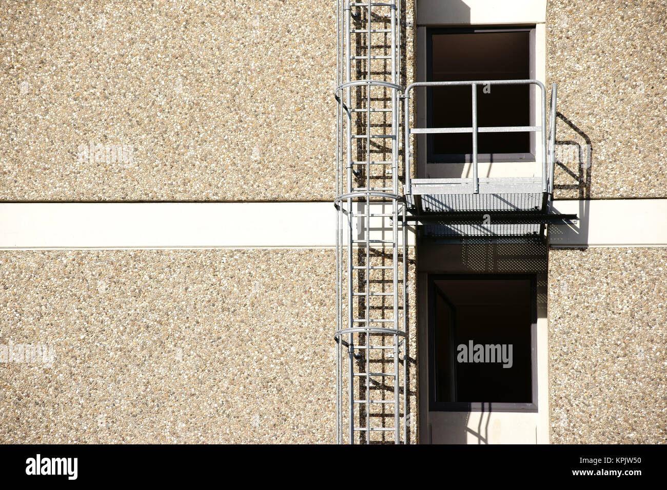 Scaffolding fire escape hi-res stock photography and images - Alamy