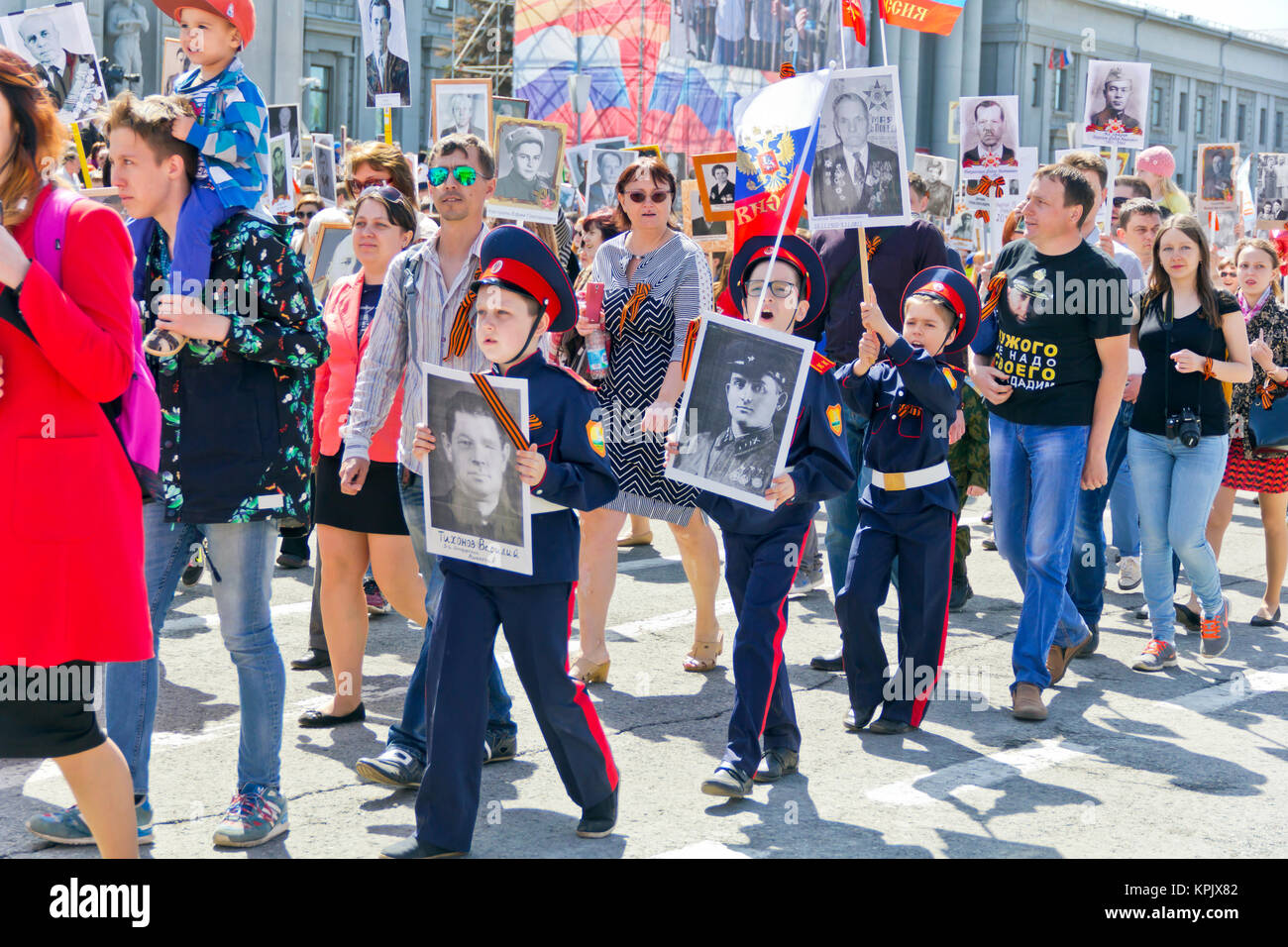 SAMARA, RUSSIA - MAY 9, 2016: Procession of the people in Immortal ...