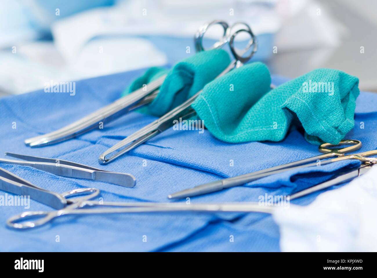 Surgical equipment on tray, close up Stock Photo - Alamy