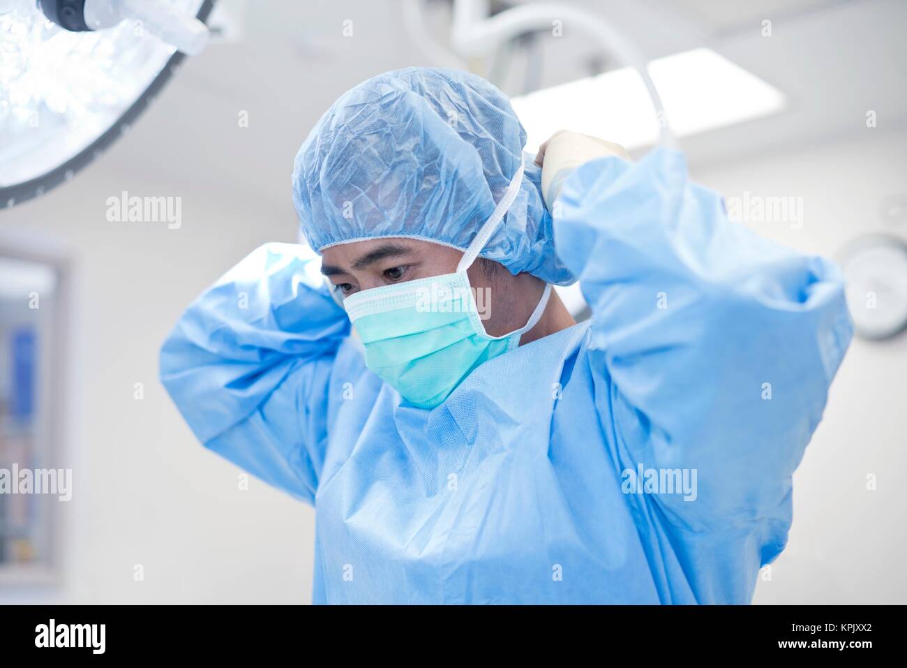 Male surgeon putting on surgical mask, portrait Stock Photo - Alamy