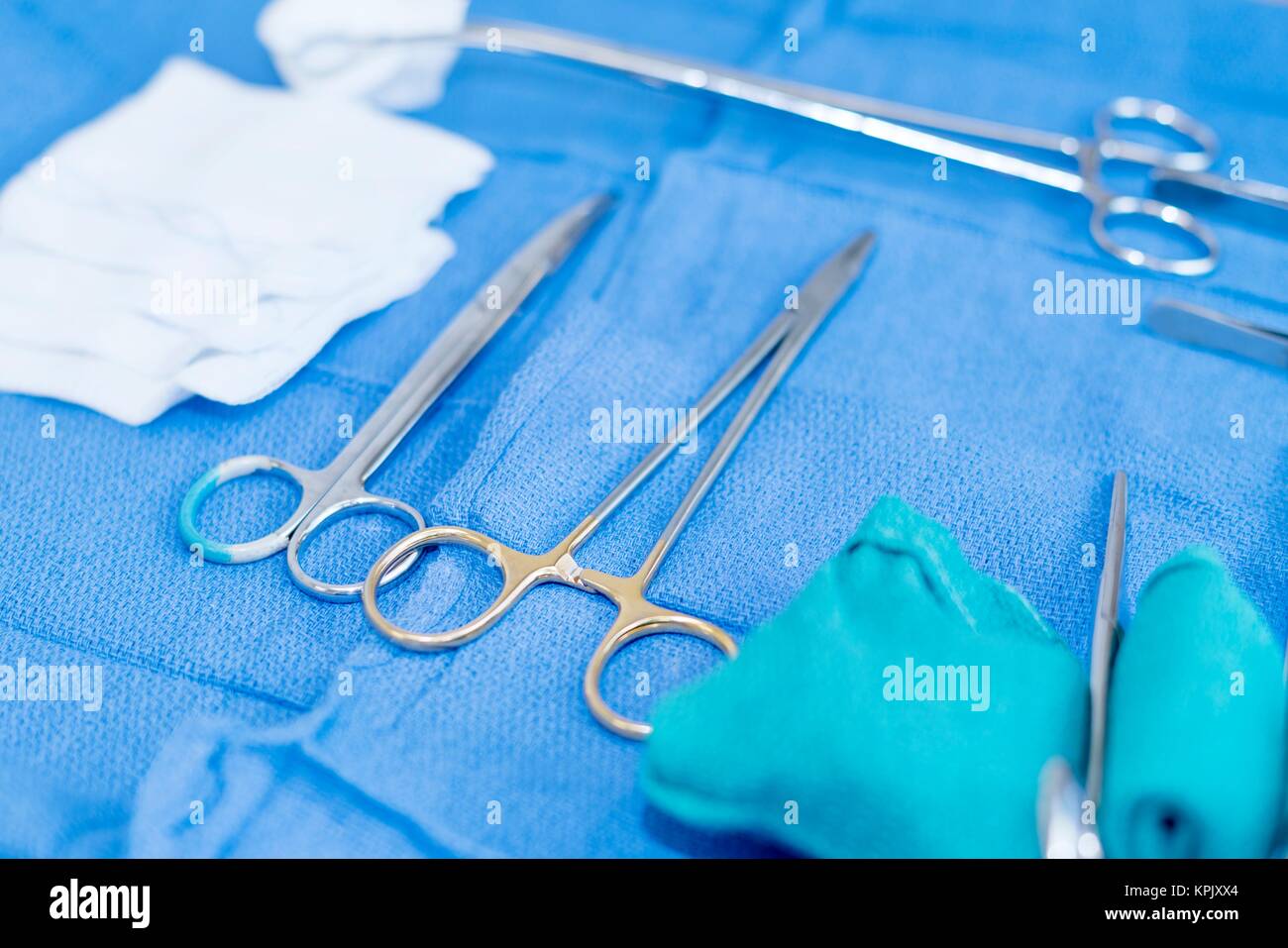 Surgical equipment on tray, close up Stock Photo - Alamy