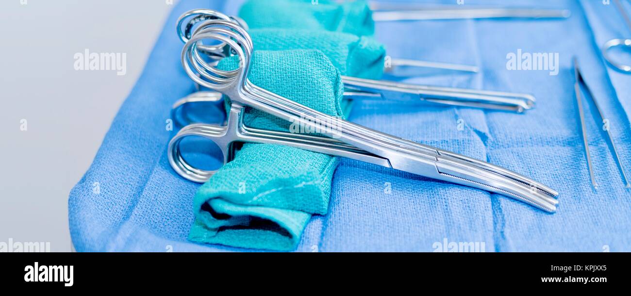 Surgical equipment on tray, close up Stock Photo - Alamy