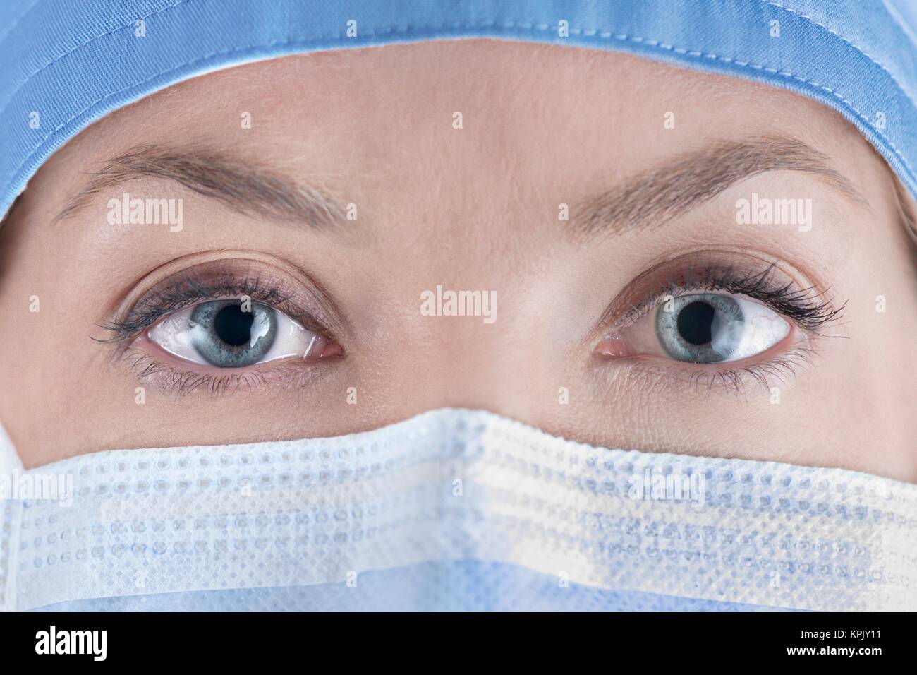 Female surgeon wearing surgical mask, close up Stock Photo - Alamy