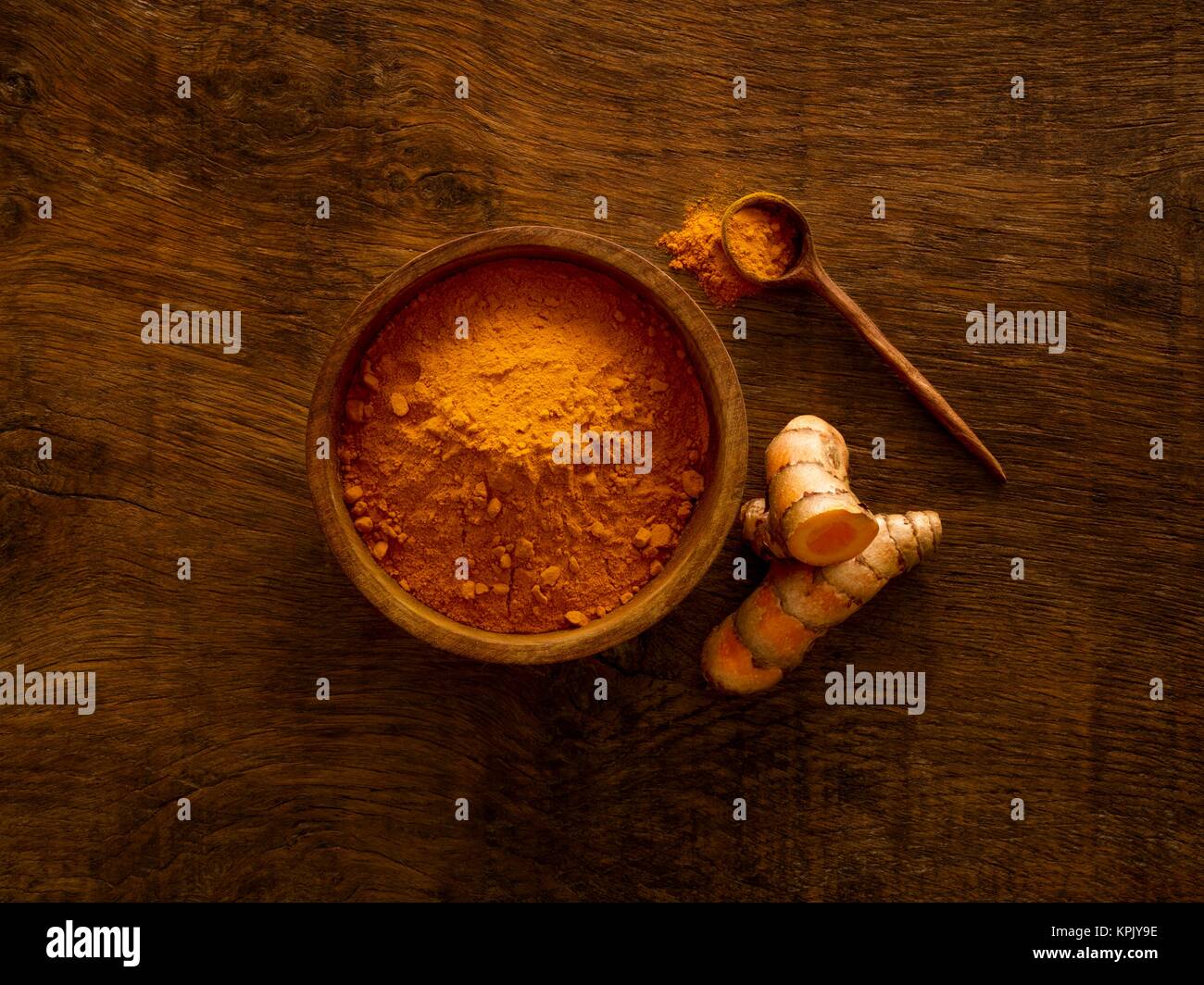 Turmeric root and powder, studio shot Stock Photo - Alamy
