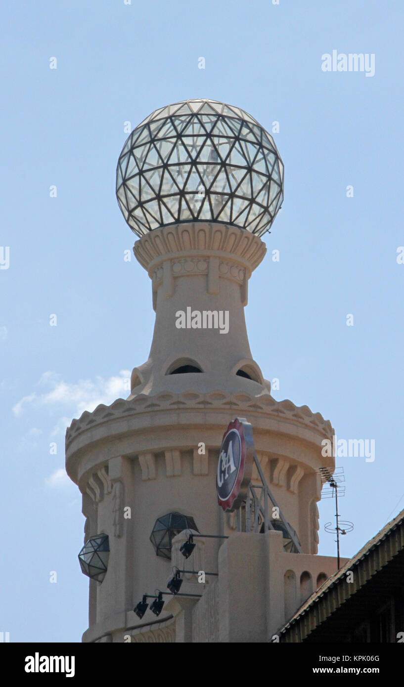 Triangle glass building hi-res stock photography and images - Alamy