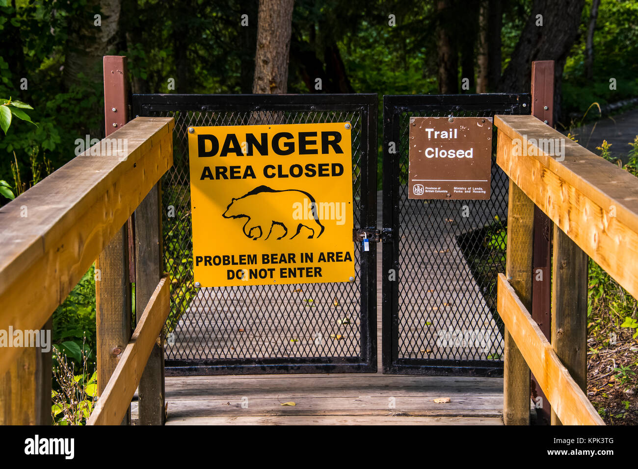 Bear warning signs hi-res stock photography and images - Alamy