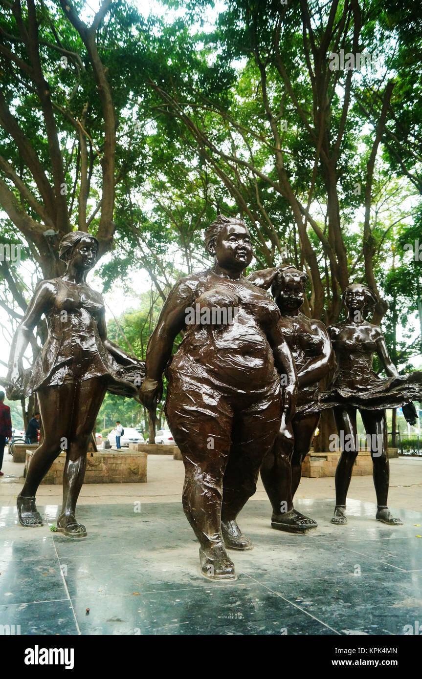 Urban sculpture landscape: female figure statues Stock Photo - Alamy