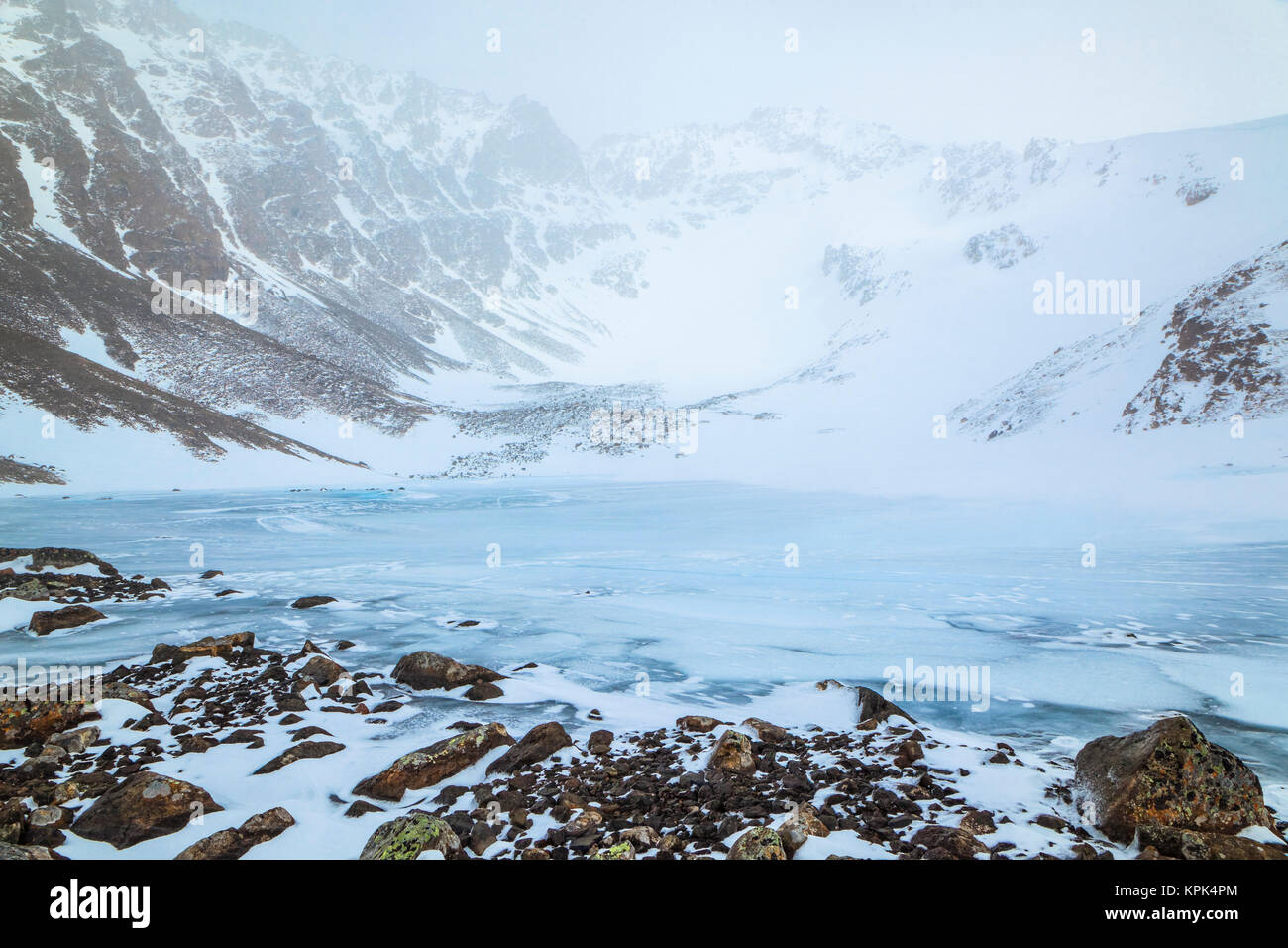 Frozen Hidden Lake and Hidden Peak with snow, Chugach State Park, South ...