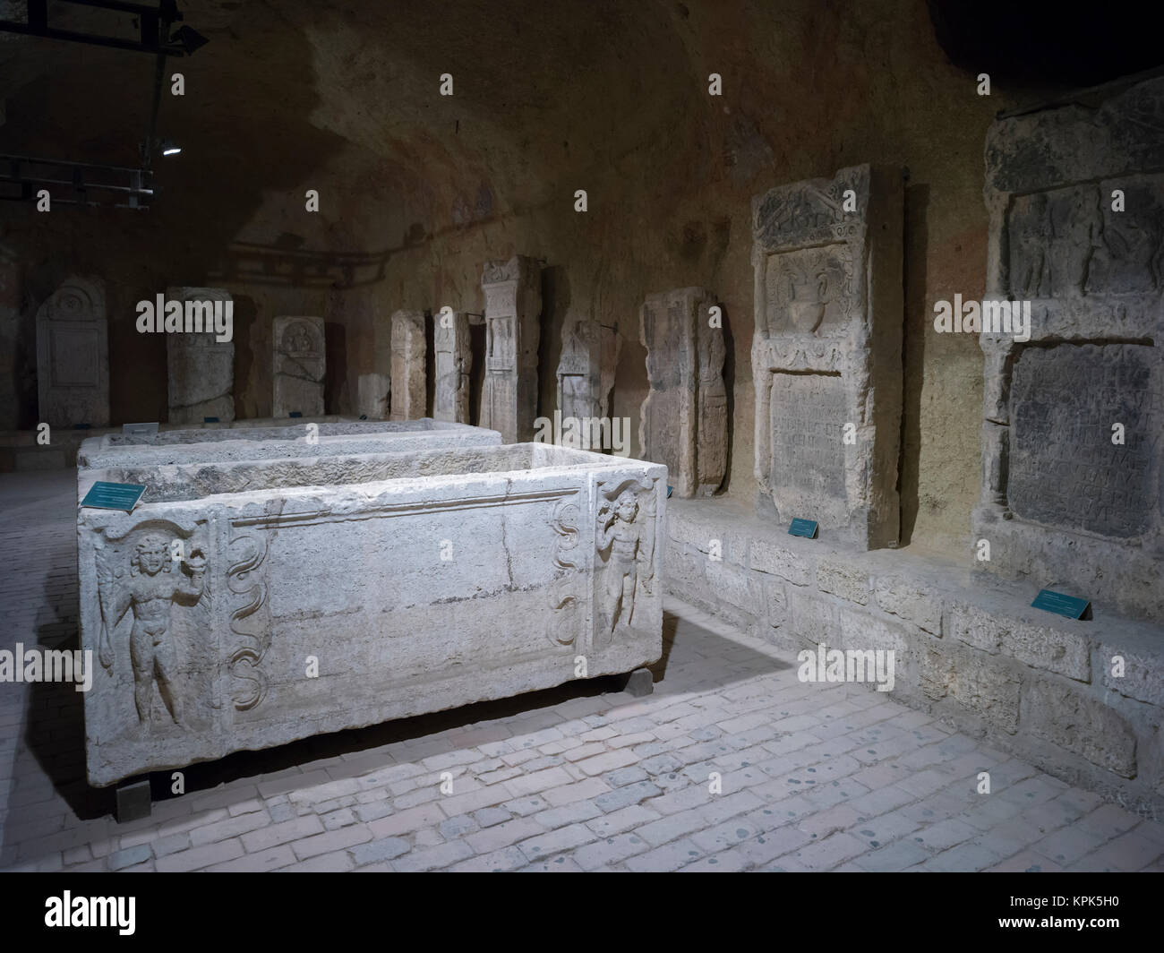 Roman sarcofagi hi-res stock photography and images - Alamy
