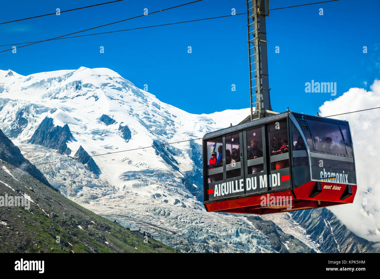 Aiguille du midi cable car hi-res stock photography and images - Alamy