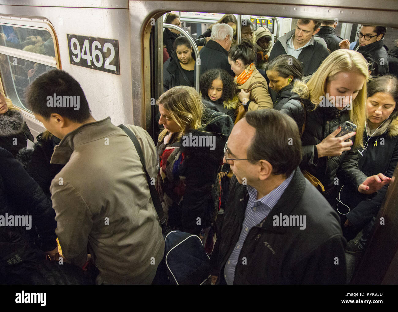 Overly crowded subway train platform during the evening rush hour at ...