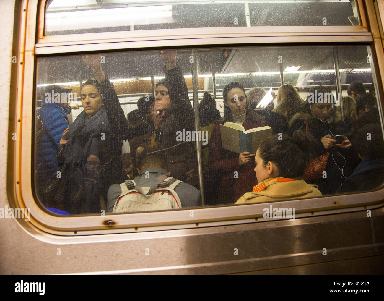 Crowded subway train during the evening rush hour at the 42nd Street ...